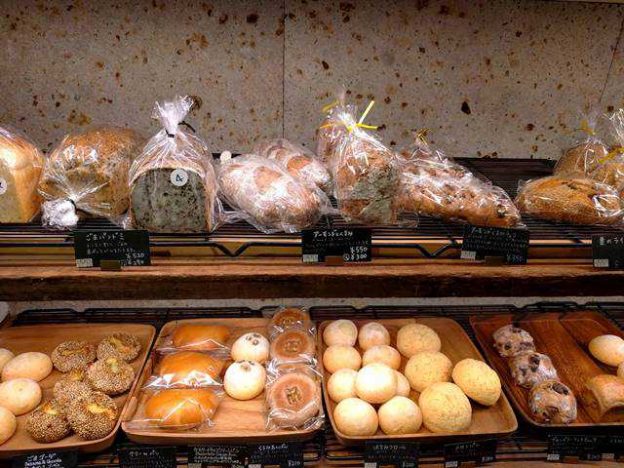 谷根千散歩 古民家がモダンに変身！上野桜木あたり 美味しいパン屋カヤバベーカリー - Petite New York