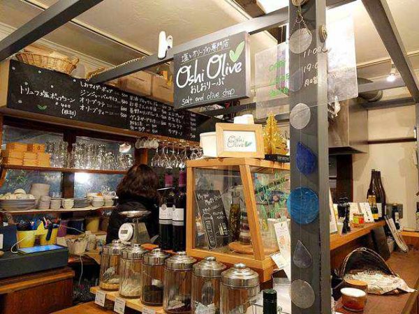 谷根千散歩 古民家がモダンに変身！上野桜木あたり 美味しいパン屋カヤバベーカリー - Petite New York