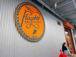 スタテンアイランドのアートな雰囲気の人気ブリュワリー フラッグシップブリューイング The Flagship Brewing Company ...