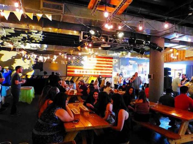 スタテンアイランドのアートな雰囲気の人気ブリュワリー フラッグシップブリューイング The Flagship Brewing Company ...