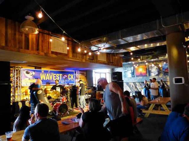 スタテンアイランドのアートな雰囲気の人気ブリュワリー フラッグシップブリューイング The Flagship Brewing Company ...