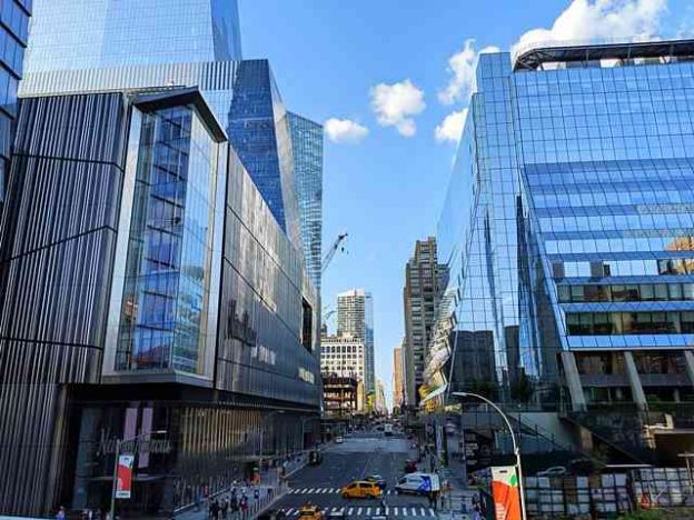 The Spur ハイライン最後の区間 写真スポットの巨大アートがある憩いの広場 ザスパー - Petite New York