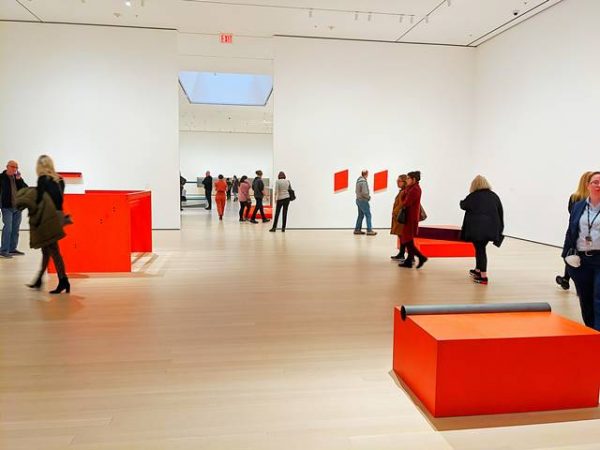 MoMA Judd 回顧展 美しい空間に広がるミニマリズムアートの世界 ドナルドジャッド特別展 - Petite New York