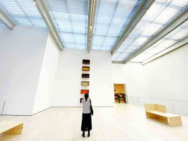 MoMA Judd 回顧展 美しい空間に広がるミニマリズムアートの世界 ドナルドジャッド特別展 - Petite New York