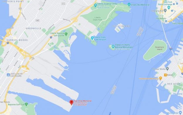 ティアドロップメモリアル 知られざるニューヨーク絶景写真スポット ニューヨーク湾ベイヨンの迫力ある911モニュメント - Petite New ...