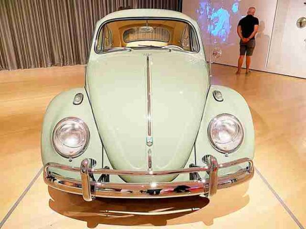 MoMA クラシックカーコレクション展 オートマニア Automania フォルクスワーゲンビートル ポルシェ911など名車が勢揃い ...