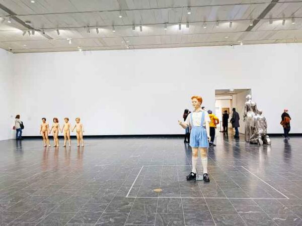 メトロポリタン美術館 チャールズレイの特別展がスタート！有名なカエルと少年の裸像も登場中 Charles Ray: Figure Ground ...