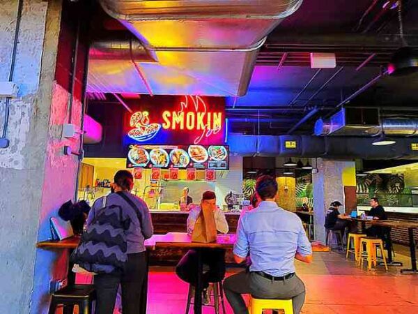 アーバンホーカー Urban Hawker ニューヨークで美味しいアジア・シンガポールグルメが楽しめるフードホール - Petite New York
