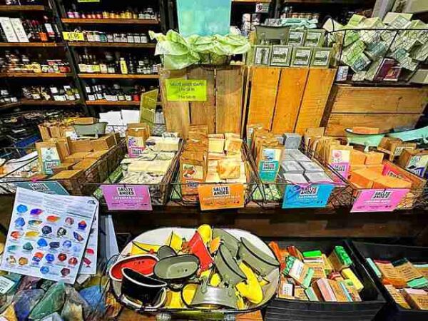 NY チェルシーマーケットの人気雑貨グルメギフトショップ お土産 贈り物探しにも便利な Chelsea Market Baskets ...