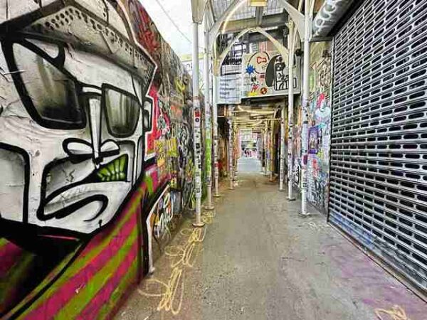 ニューヨークの隠れアート通り フリーマンアレイ Freeman Alley - Petite New York