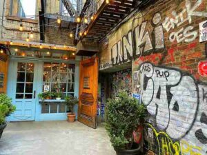 ニューヨークの隠れアート通り フリーマンアレイ Freeman Alley - Petite New York