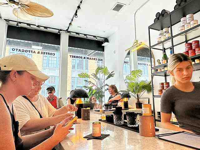 ニューヨークで今人気！お酒のアイスクリーム屋さん Aubi & Ramsa お洒落なBAR空間でほろ酔い気分 - Petite New York