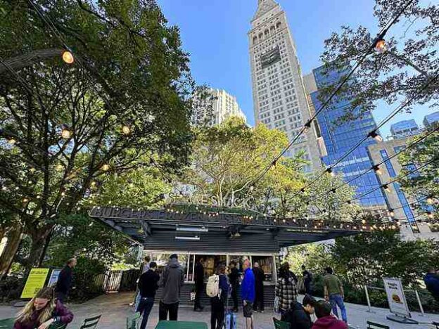 シェイクシャック ニューヨーク1号店 おすすめメニューと Shake Shackの生まれたマディソンスクエアパーク本店！ - Petite ...
