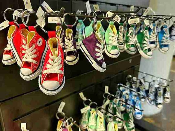 コンバース ニューヨーク SoHo のお洒落なフラッグシップ店 アメリカの人気スニーカーブランド Converse - Petite New York