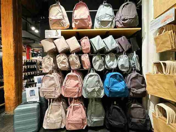 MUJI Market ニューヨークチェルシーマーケットの日本食 MUJI カフェ - Petite New York