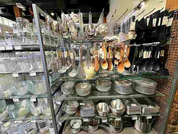 MUJI Market ニューヨークチェルシーマーケットの日本食 MUJI カフェ - Petite New York