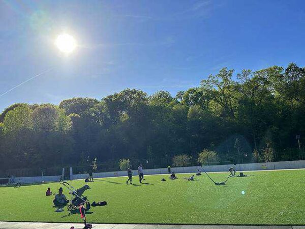 セントラルパークの新スポット デイヴィスセンター Davis Center オリンピックサイズの巨大プール アイススケート場 運動場に変身 ...