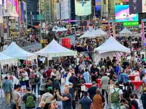 ニューヨーク タイムズスクエアで1年に1度の盛大なフードイベント！Taste of Times Square - Petite New York